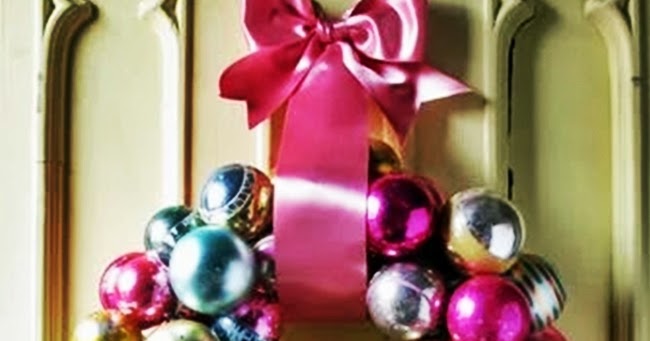 MENTŐÖTLET - kreáció, újrahasznosítás: Díszgömbökből és drótból koszorú