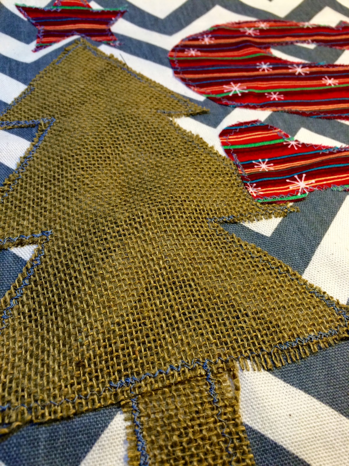 Cut Now, Measure Later : DIY Christmas Garden Flag