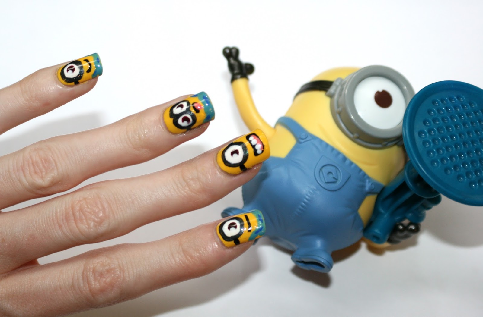 evlady: Despicable Me Minion Nail Art & Pictorial