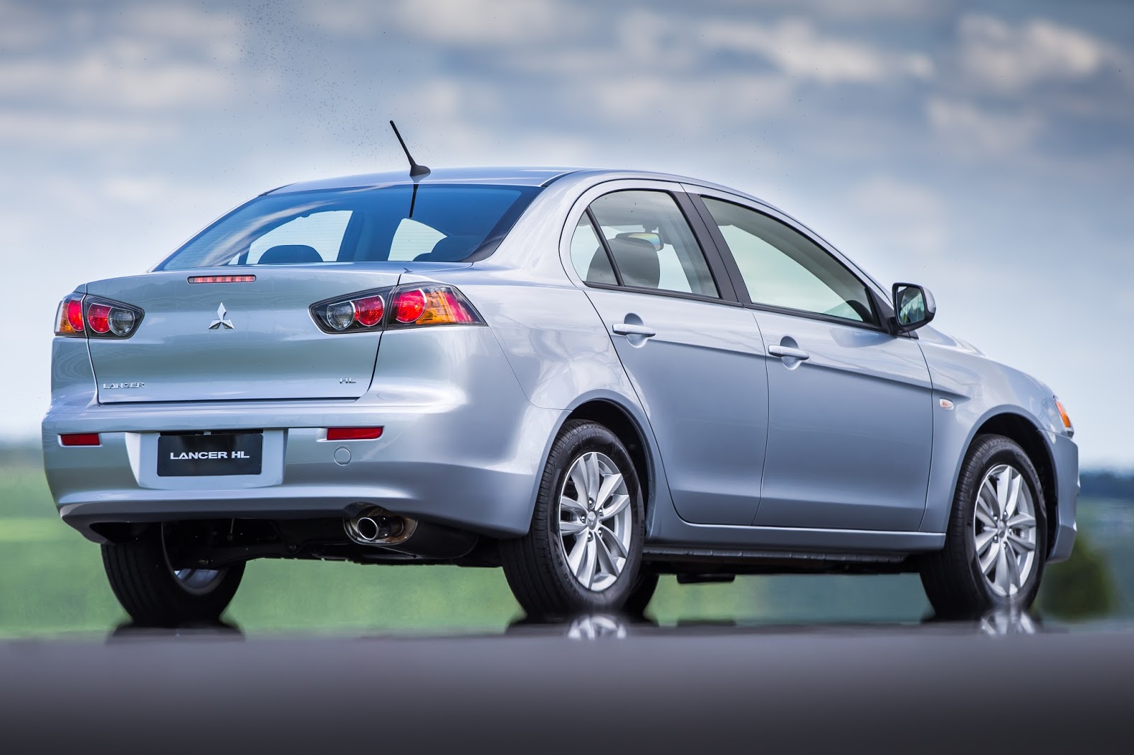 Nova Mitsubishi Lancer 2019: disponível em duas versões