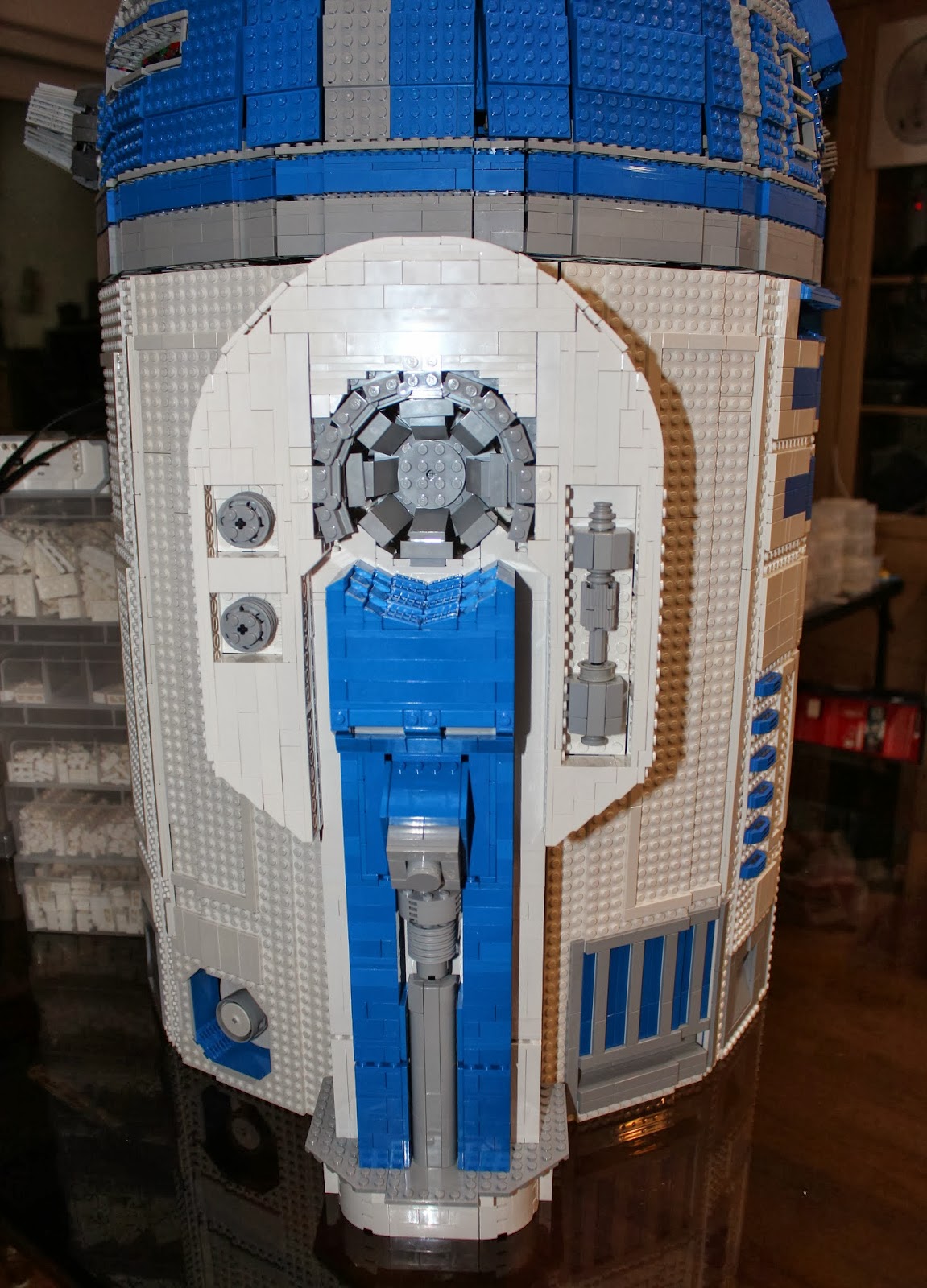 L3-G0 the Lego brick R2-D2: L3-G0 is Ready for Brickcon!