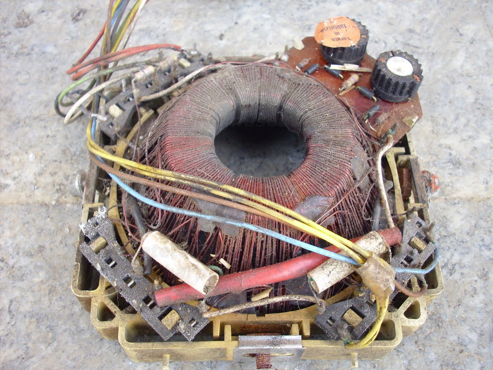 Obsolete Technology Tellye !: DEFLECTION COIL AND YOKE IN CRT PICTURE ...