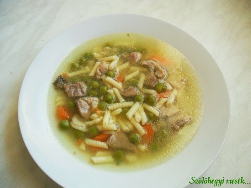 Szölöhegyi mesék, konyhák, mindennapok: Sertés raguleves, töltött paprika