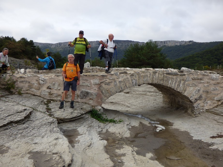 PASEOS EN LA NATURALEZA ( NACIMIENTO Y SALTO DEL NERBIÓN ).
