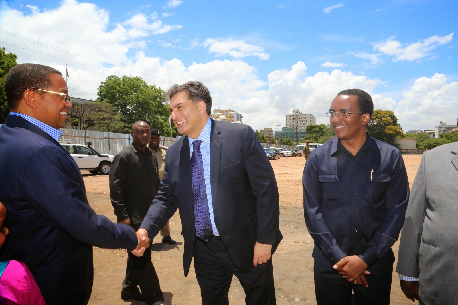MATUKIO @ MICHUZI BLOG: PRESIDENT KIKWETE GIVES NEW SUNDERLAND FC ...