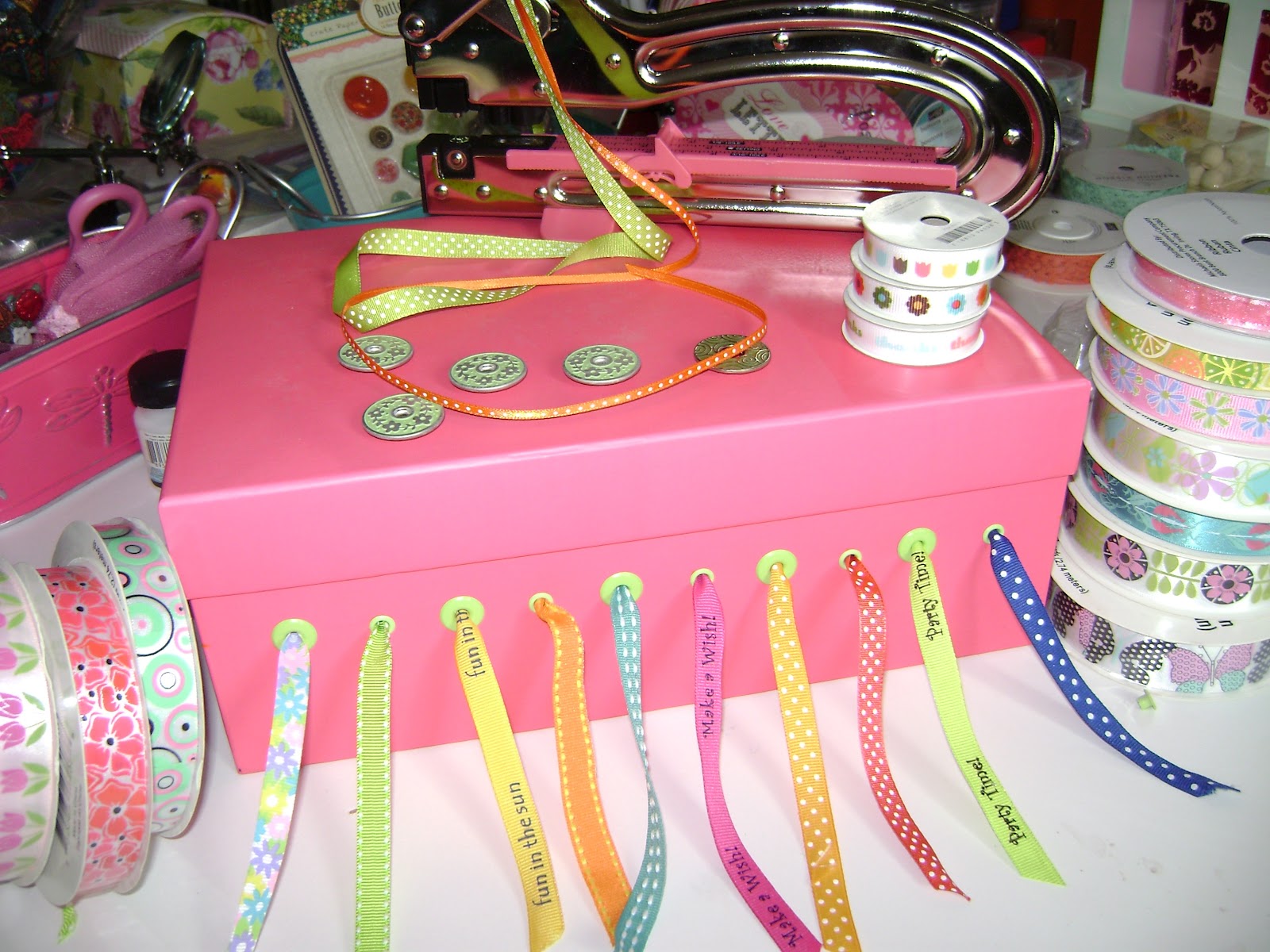 Crabtree-Creations: Ribbon Dispenser Box Day 2, It's Finished!