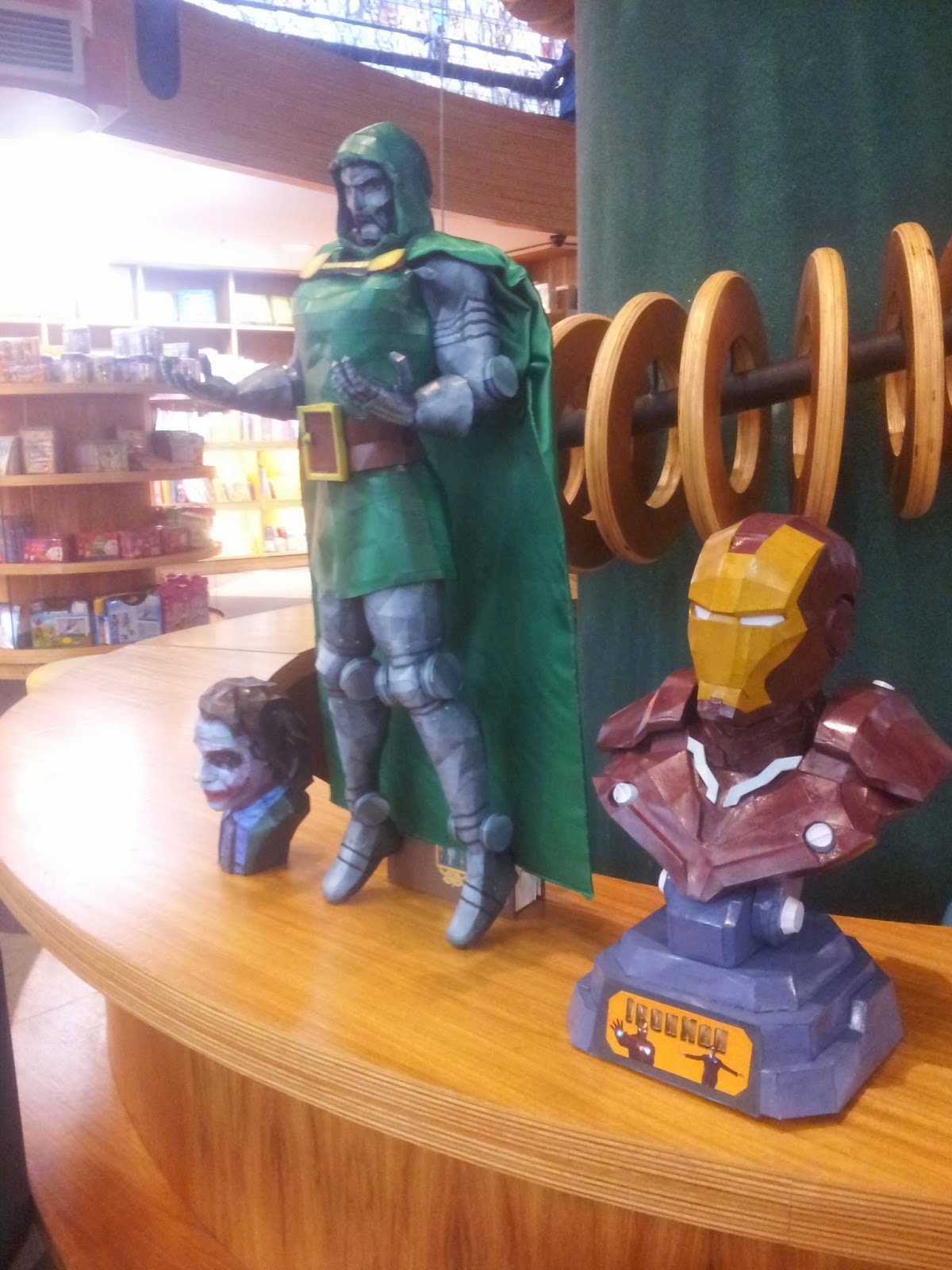 DJARTES PAPERCRAFT: DR DESTINO ou DR. DOOM.