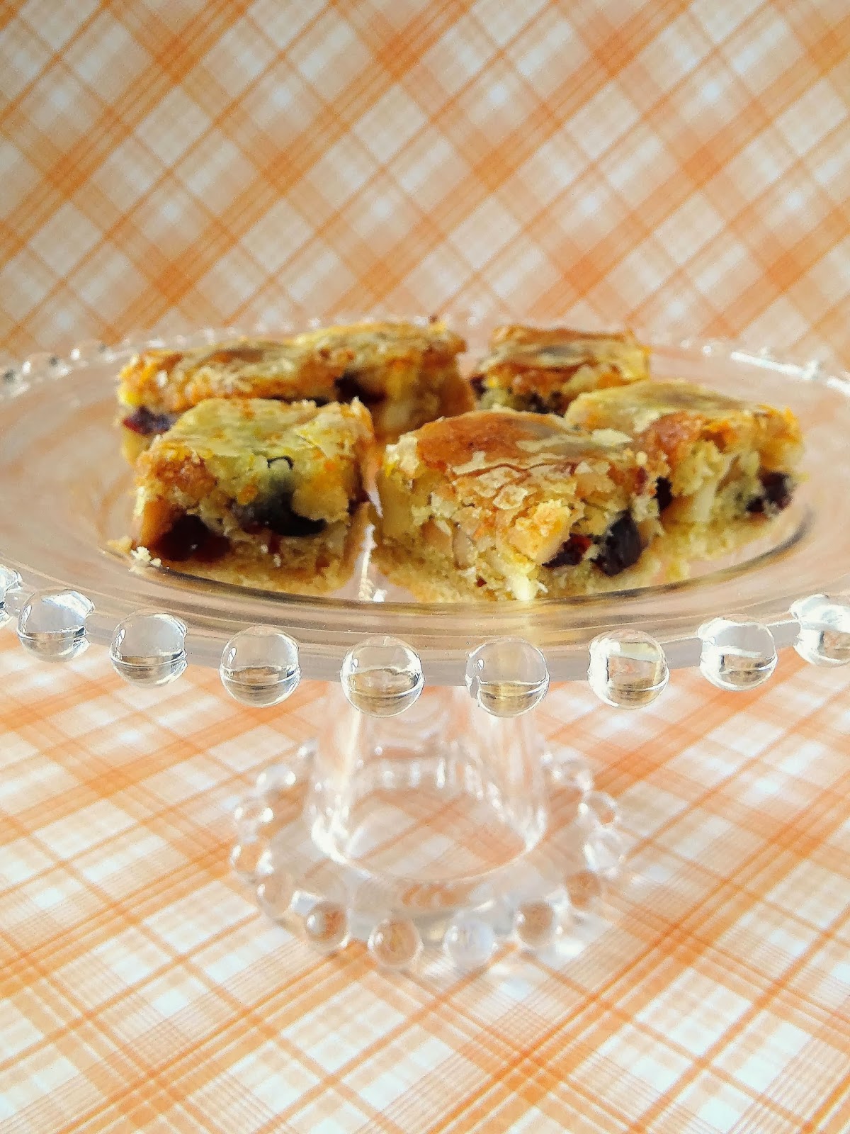 Being A Bear: 12 Days of Cookies( + Cranberry Macadamia Bars )