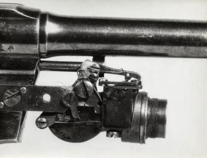 El misterioso revólver con cámara fotográfica incoporada.