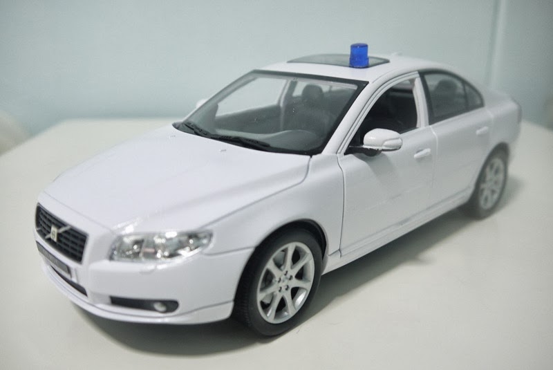 Singapore Police Car Models: Security Command Vehicle - Volvo S80