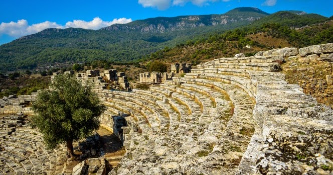 The ancient city of Kaunos - Traveling by default.