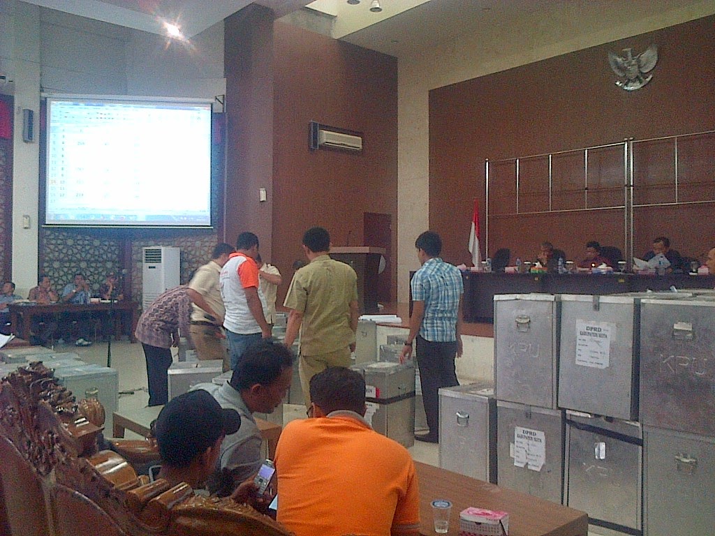 Plat Merah: April 2014