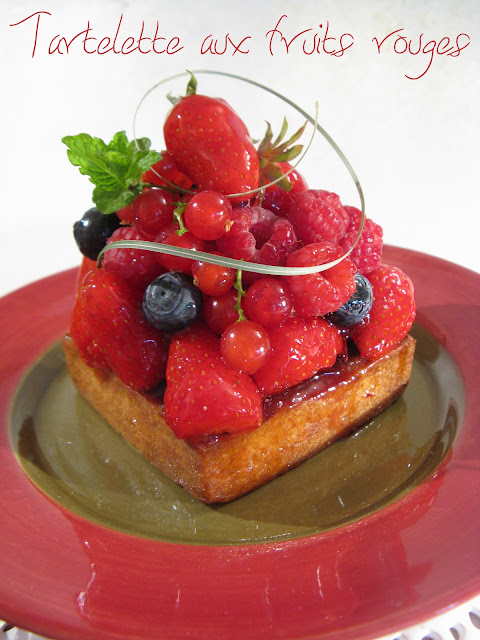 J'en reprendrai bien un bout...: Tartelette aux Fruits Rouges