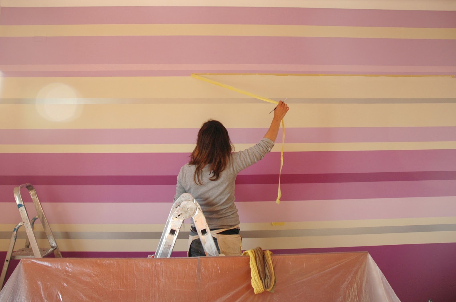 CASA ANDANTE: Pintura de quarto com riscas horizontais