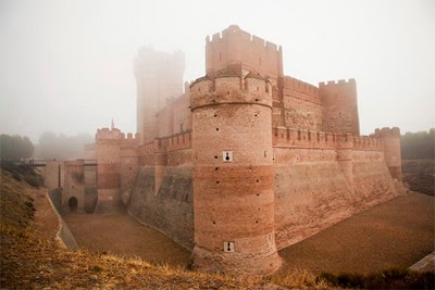 AMO DEL CASTILLO: Fosos medievales