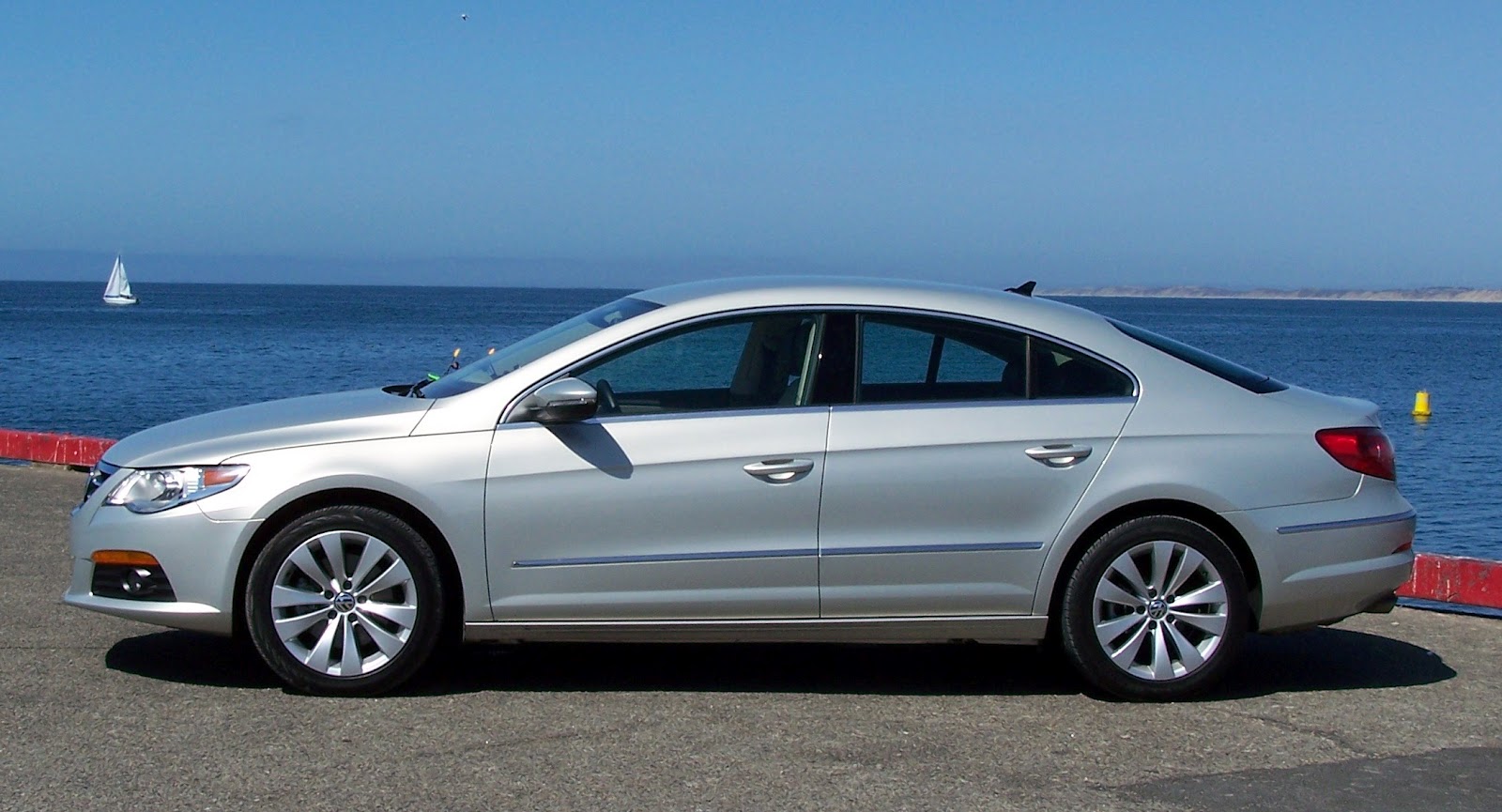 drivingandlife: Volkswagen CC - Class Coupe?
