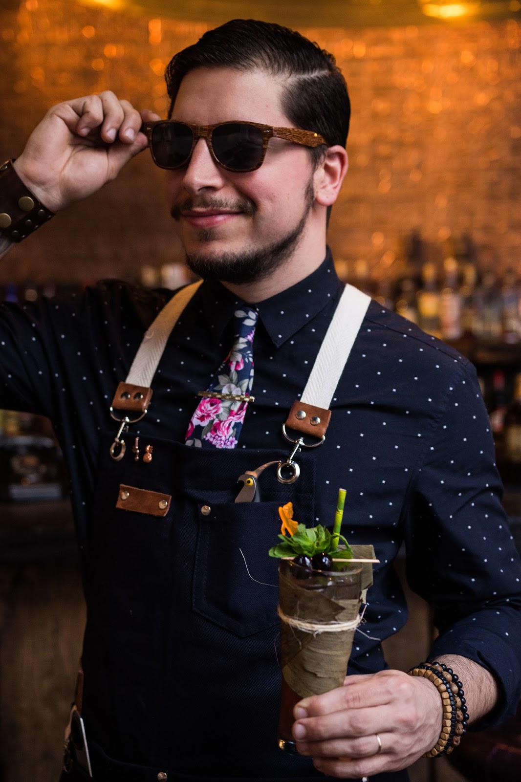 Delantales para Bartenders : Elegancia y Comodidad detrás del Bar ...
