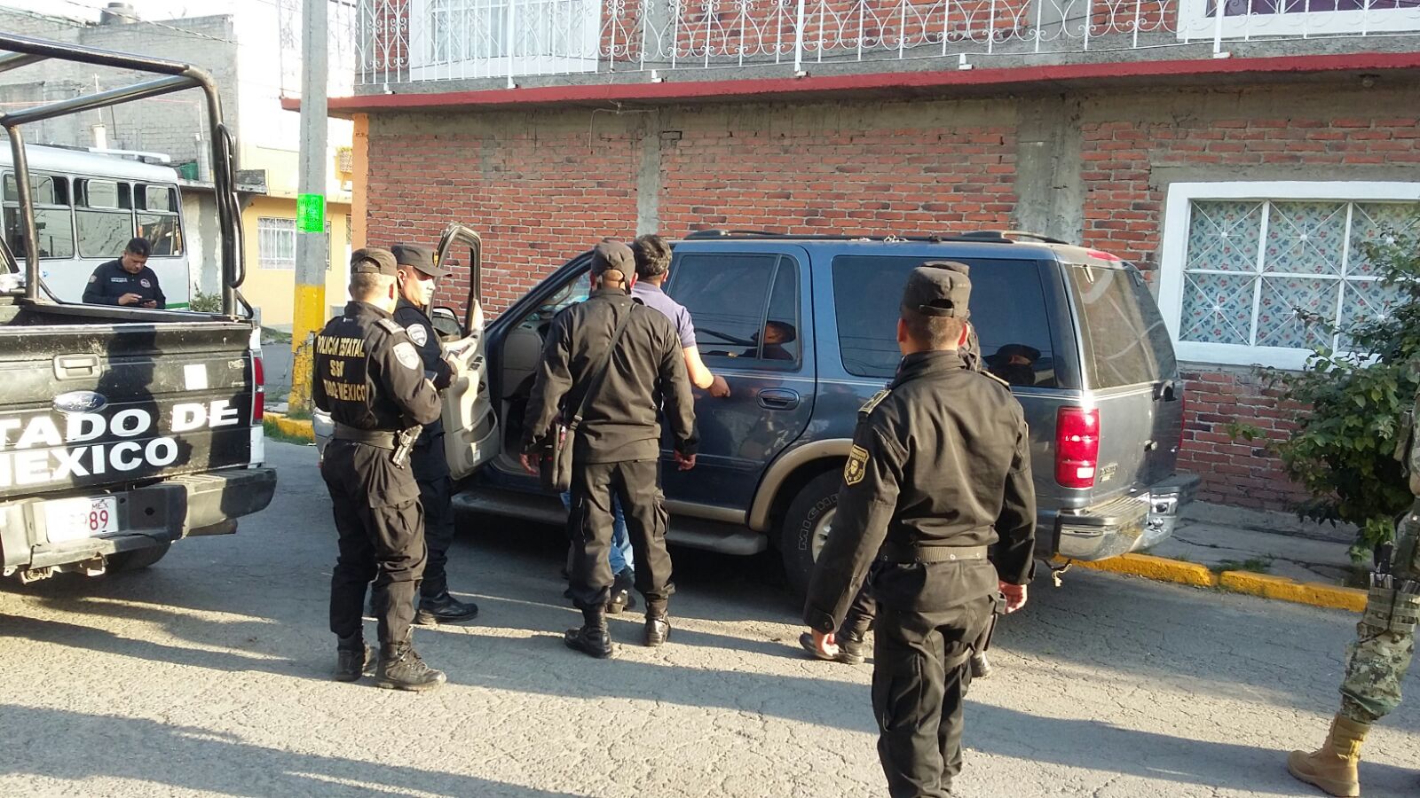 El mexiquense Hoy: ASEGURAN A 24 PERSONAS MEDIANTE OPERATIVO EN ECATEPEC