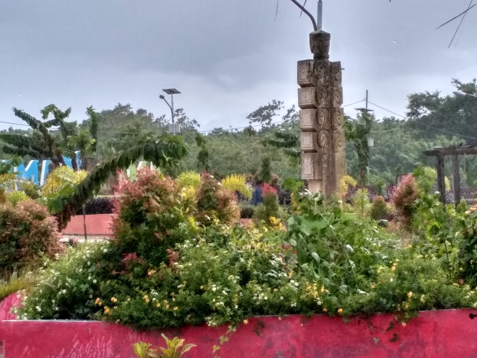 Taman Mamuli, Keindahan diantara Rerumputan dan Sampah di Sumba Barat ...