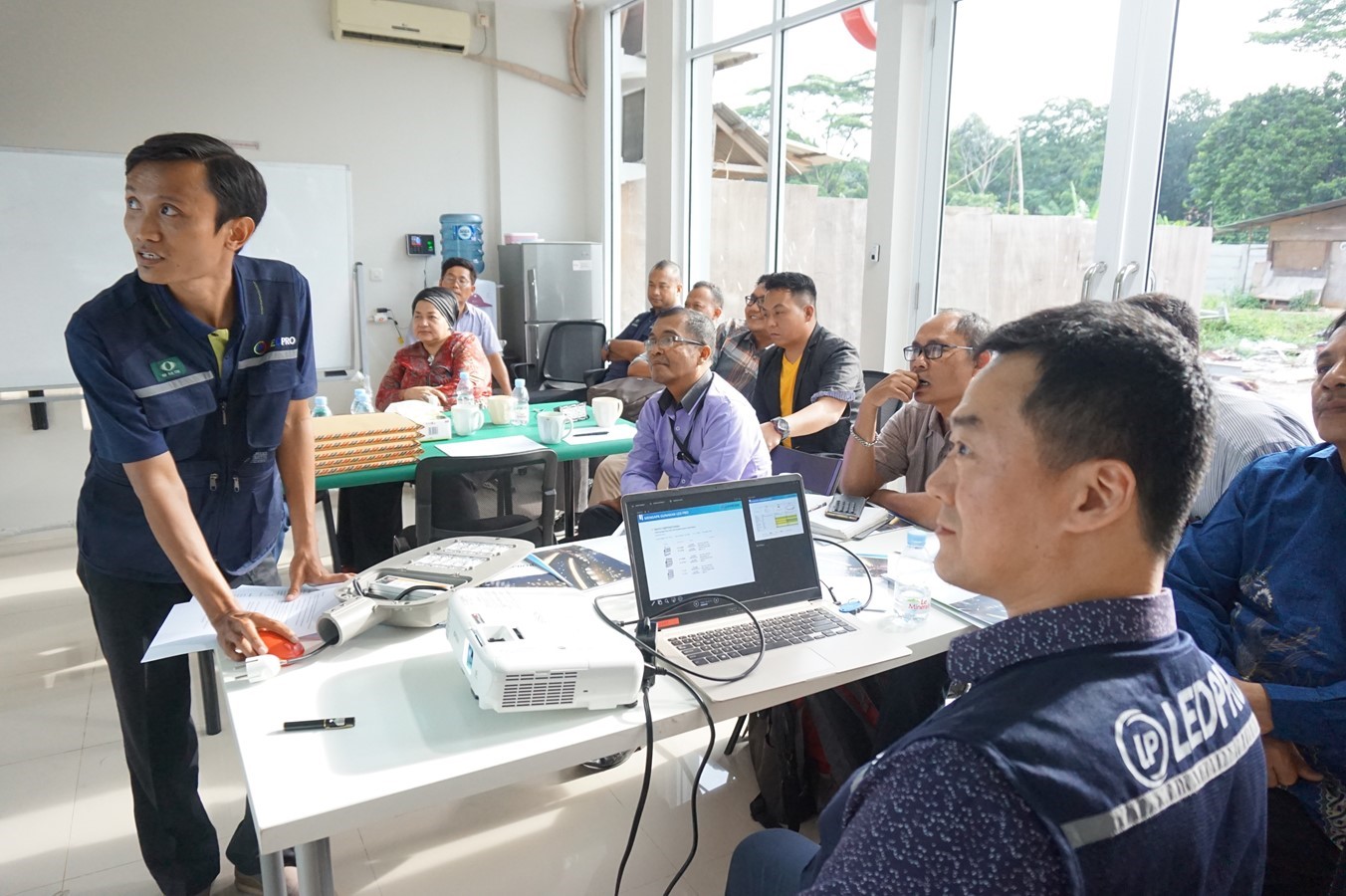 LIPUTANSATU.COM: Training Dan Jamuan Makan Malam untuk Dealer di Kantor ...