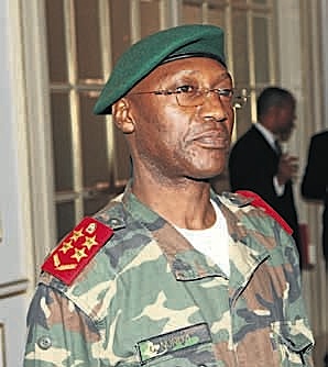 HUAMBO SAFEKA: General Nunda inaugura infra-estruturas das FAA