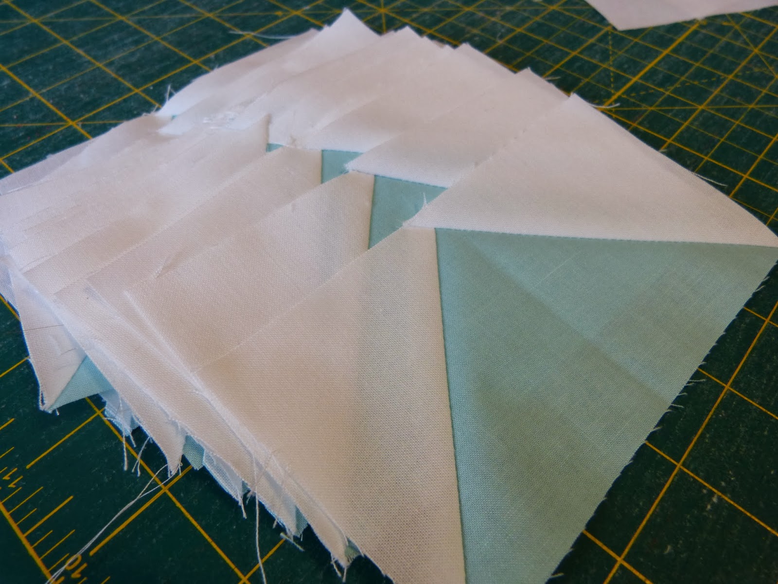 Pretty Little Quilts: Summer Beach Quilt Tutorial - Part 3 - Water Row