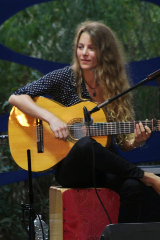 La Reina De La Luna +: Noa Drezner