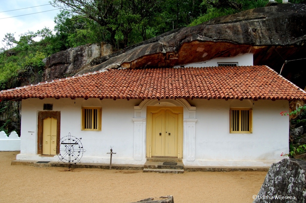 FOREST BIRD: The Covered Bridge of Bogoda.........A Temple in Badulla ...