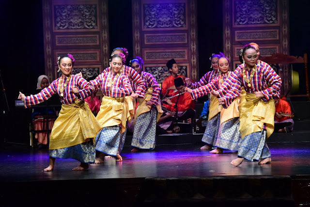 7KLIK: RAMPAI SARI TARI MALAYSIA, TAMPIL PERSEMBAHAN HEBAT PENUH WARNA ...