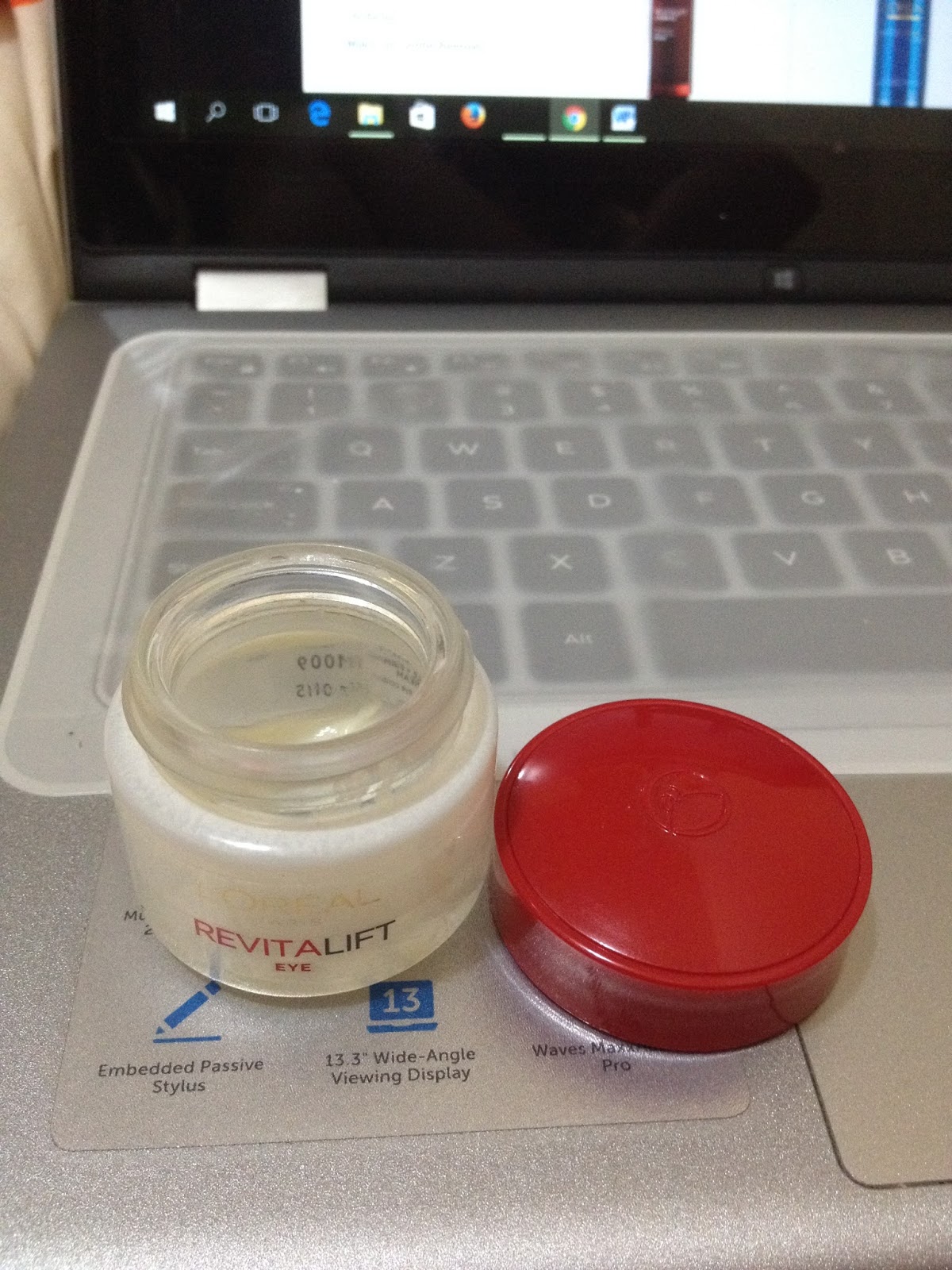 Smooth Skin Olin: L'OREAL PARIS REVITALIFT ANTI WRINKLE + FIRMING EYE CREAM