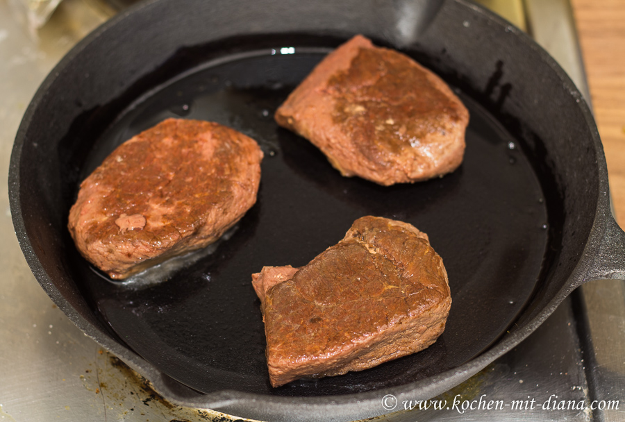 Roasted ostrich filet with blue cheese topping - Cooking with Diana