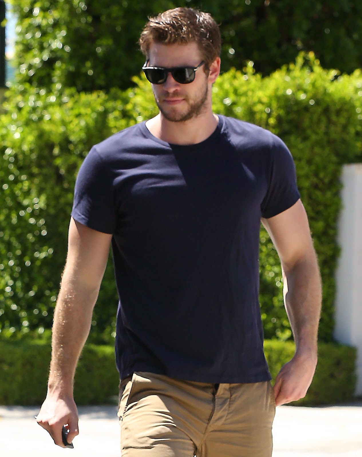 Fotos de Liam Hemsworth paseando, hoy 29/05 | Real or not real News