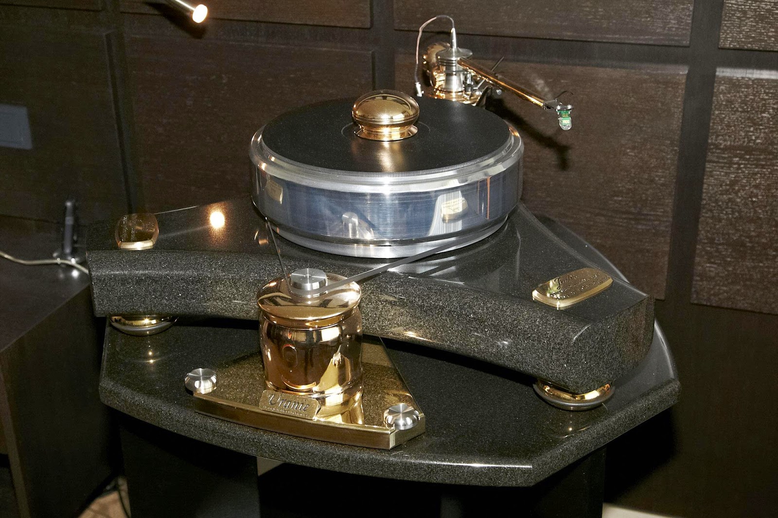 ‎Jadis Uranie Audio turntable – M & S | Ultimate High-Fidelity