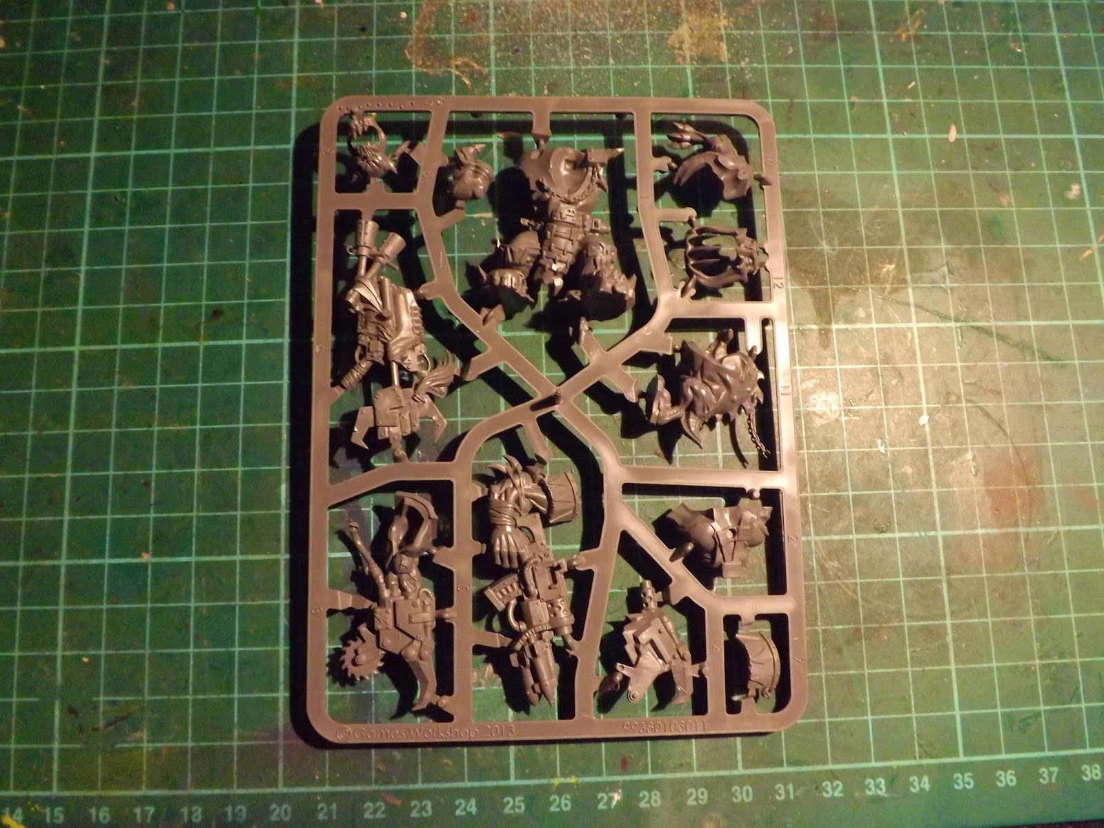 Limited Edition Warhammer models: Warhammer 40k Army Box models ...