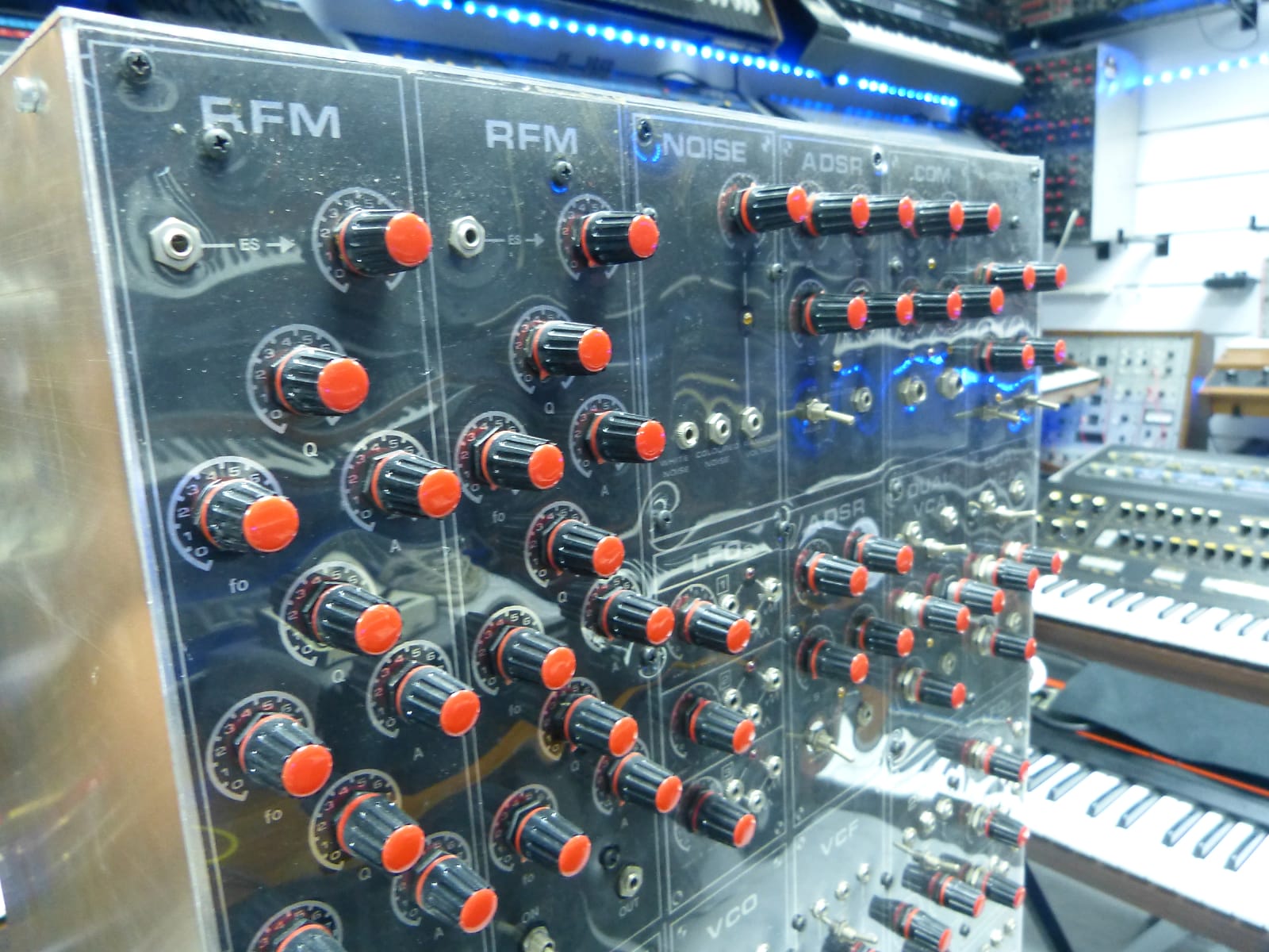 MATRIXSYNTH: Elektor Formant Modular Synthesizer in Custom Clear ...