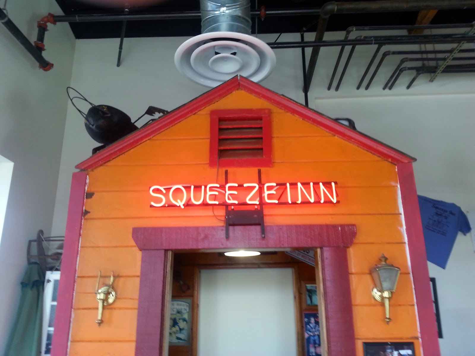 My Dinners w/ Richard & other musings: A CHEESE "SKIRT" AT THE SQUEEZE INN