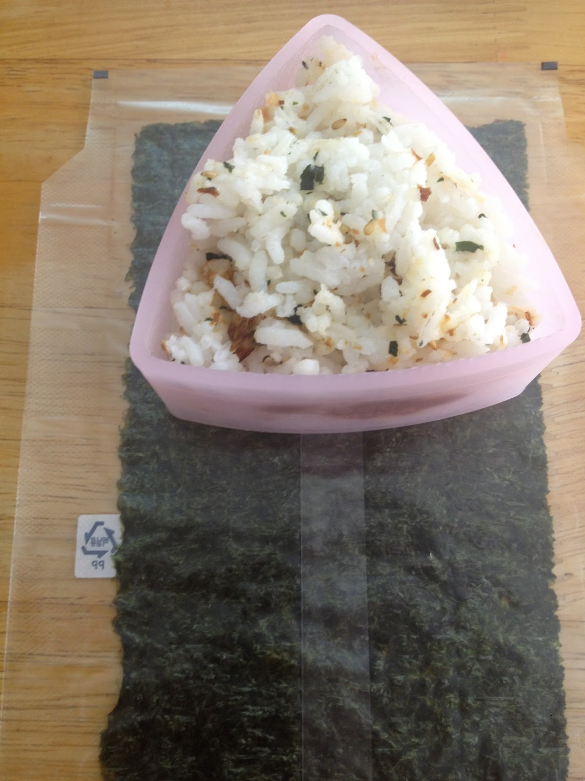 How to make Samgak Kimbap ( Onirgiri ) Korean Triangle Rice Ball