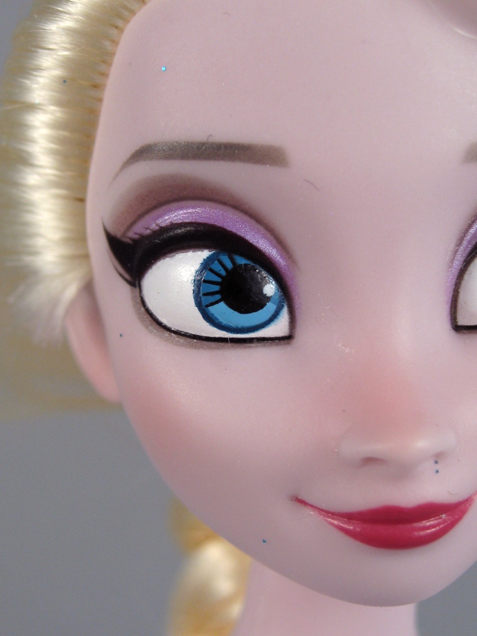 Anna and Elsa Knockoff Dolls From China | The Toy Box Philosopher