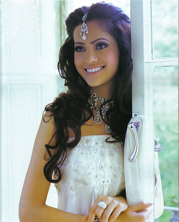 AJORBAHMAN'S COLLECTION: First Muslim "Miss England" crowned