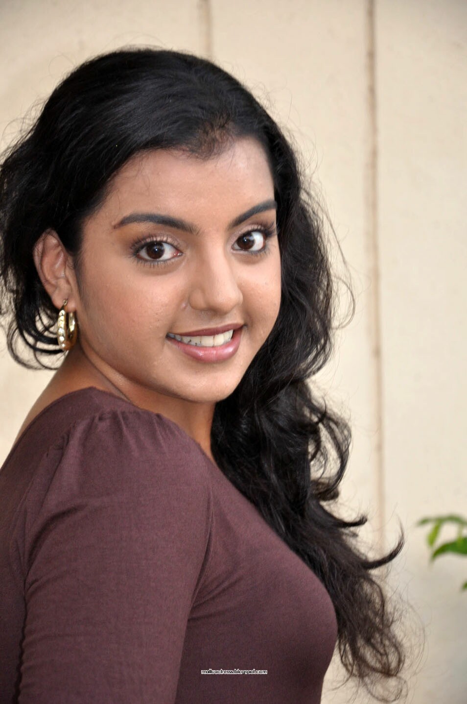 tattoo barbie 2012: Actress Divya hot photoshoot stills