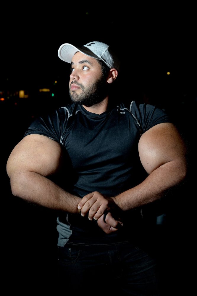 Paranormal And Strange World: Moustafa Ismail has World's Largest Biceps