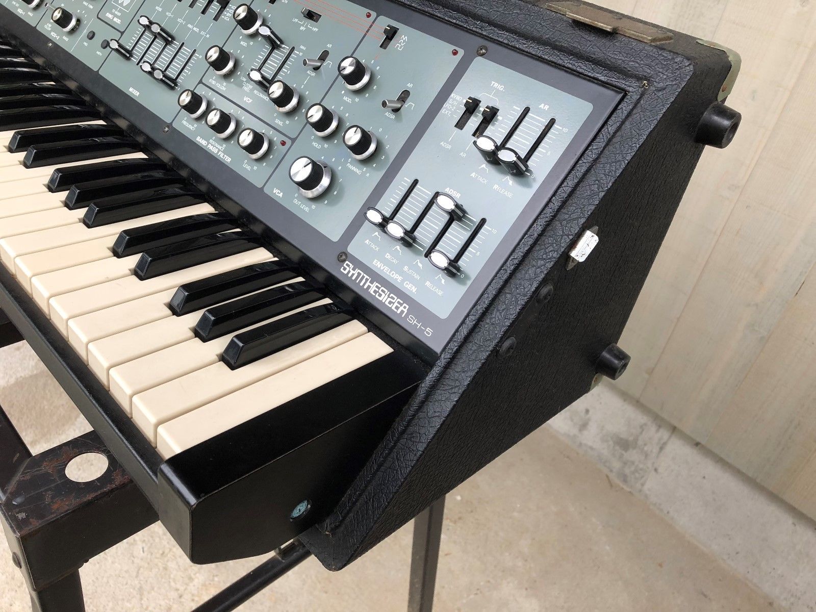 MATRIXSYNTH: Roland SH-5 monophonic synthesizer
