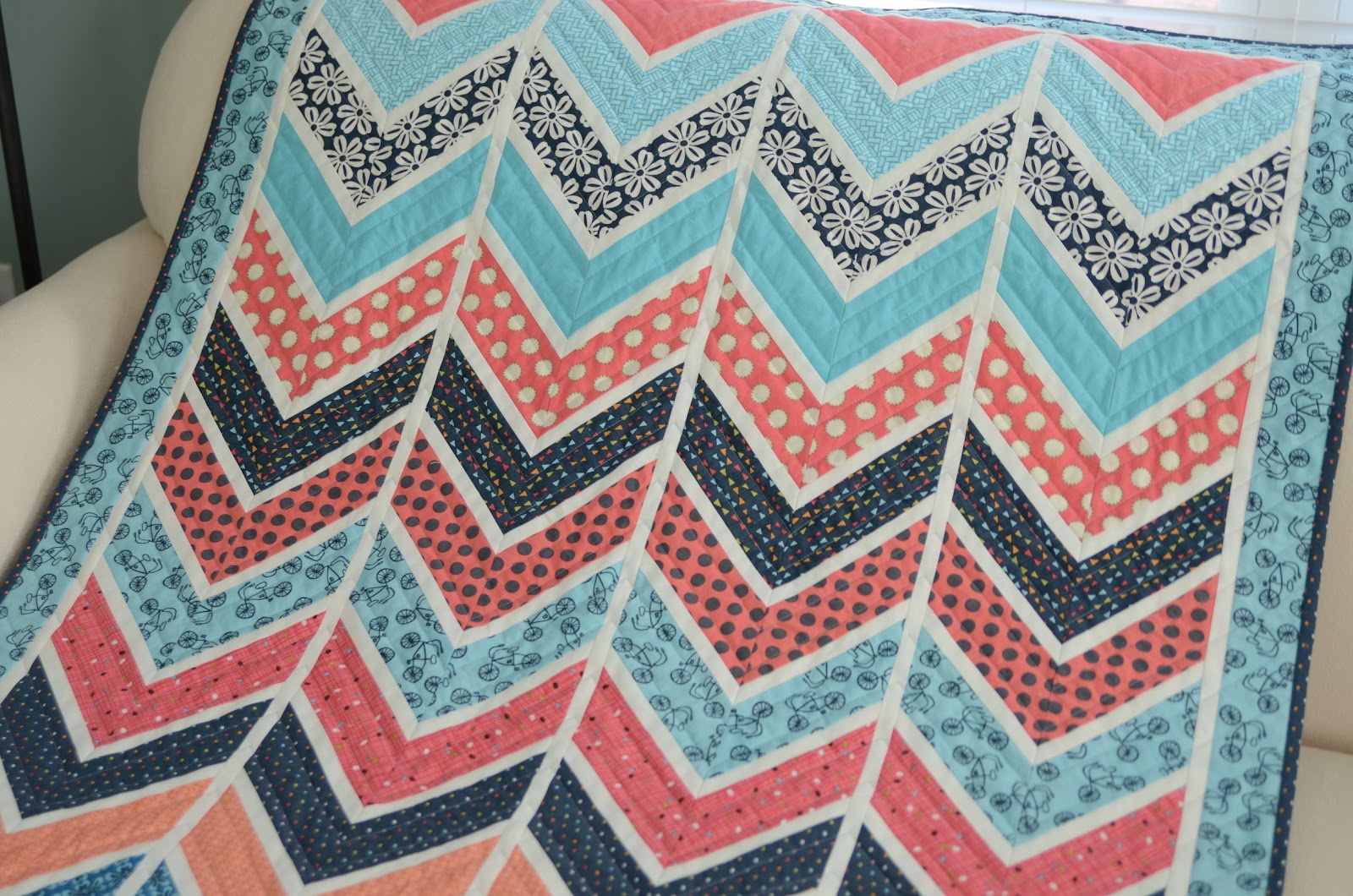Hyacinth Quilt Designs: Baby Chevron Quilt