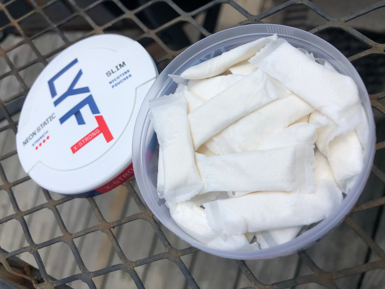 Lyft Neon Static (X-Strong) Nicotine Pouches - Review (Discontinued ...