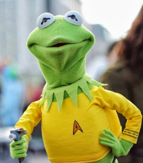Junk I Find on the Internet: Trash, Dual, Talent, Kermit, Pizza