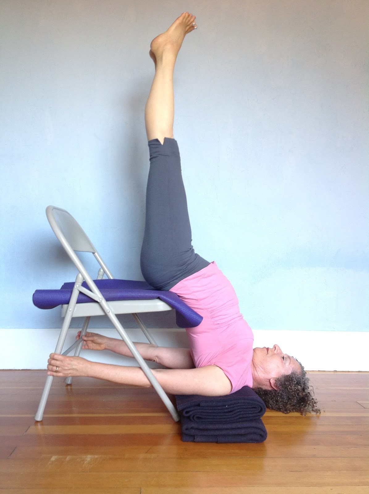 Chair-Shoulderstand.JPG 1,195×1,600 pixels | Yoga posen ...