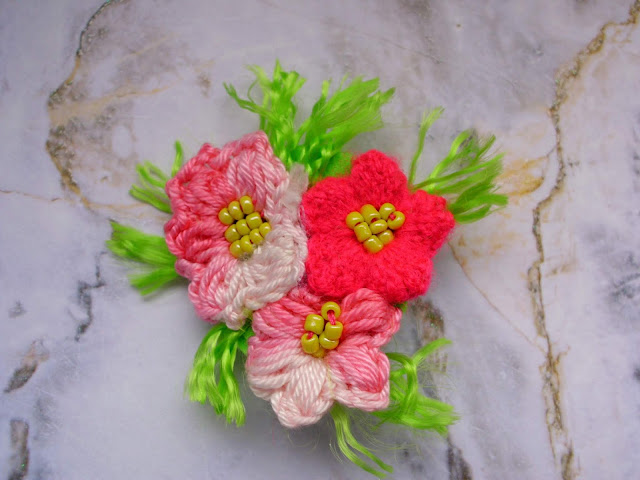 Amazing Handmade Little Things : "Aroma de primavara"🌸💐 Brose din flori ...