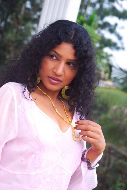 Kalla Parunthu Movie Actresses Manju Shobana Hot Spicy Stills Pics ...