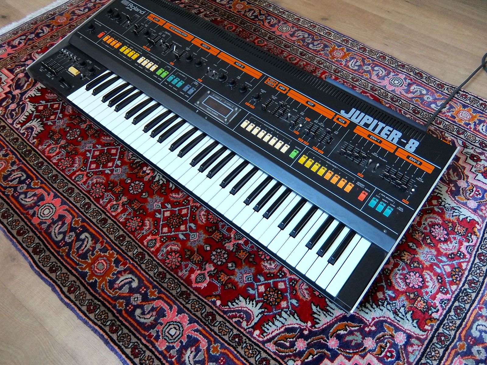 MATRIXSYNTH: Roland Jupiter 8 SN 070418