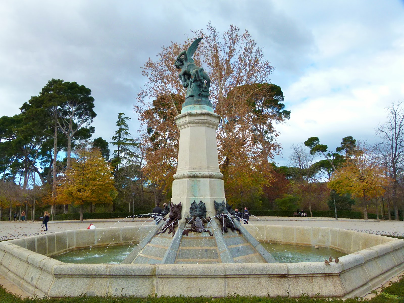 El ángel caído - Parque del Retiro de Madrid | Agenda Roja Valencia